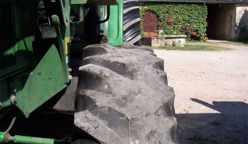 3 minutes to spot 10 abnormal wear points on my tractor tyres